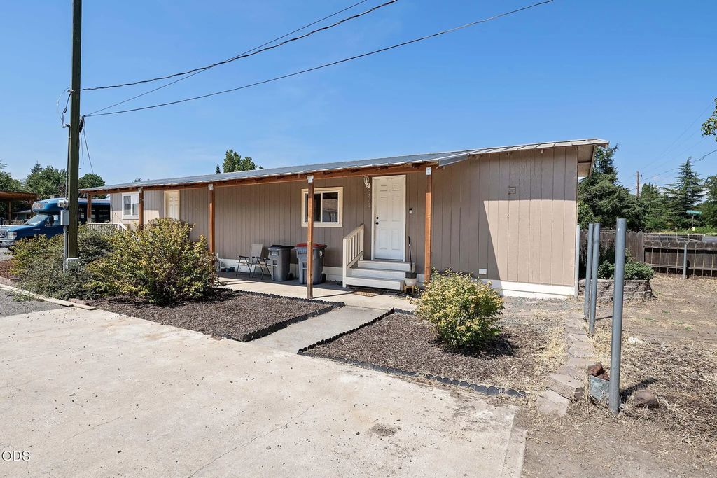 2921 Table Rock Road, Medford Property Listing: MLS® #220227321