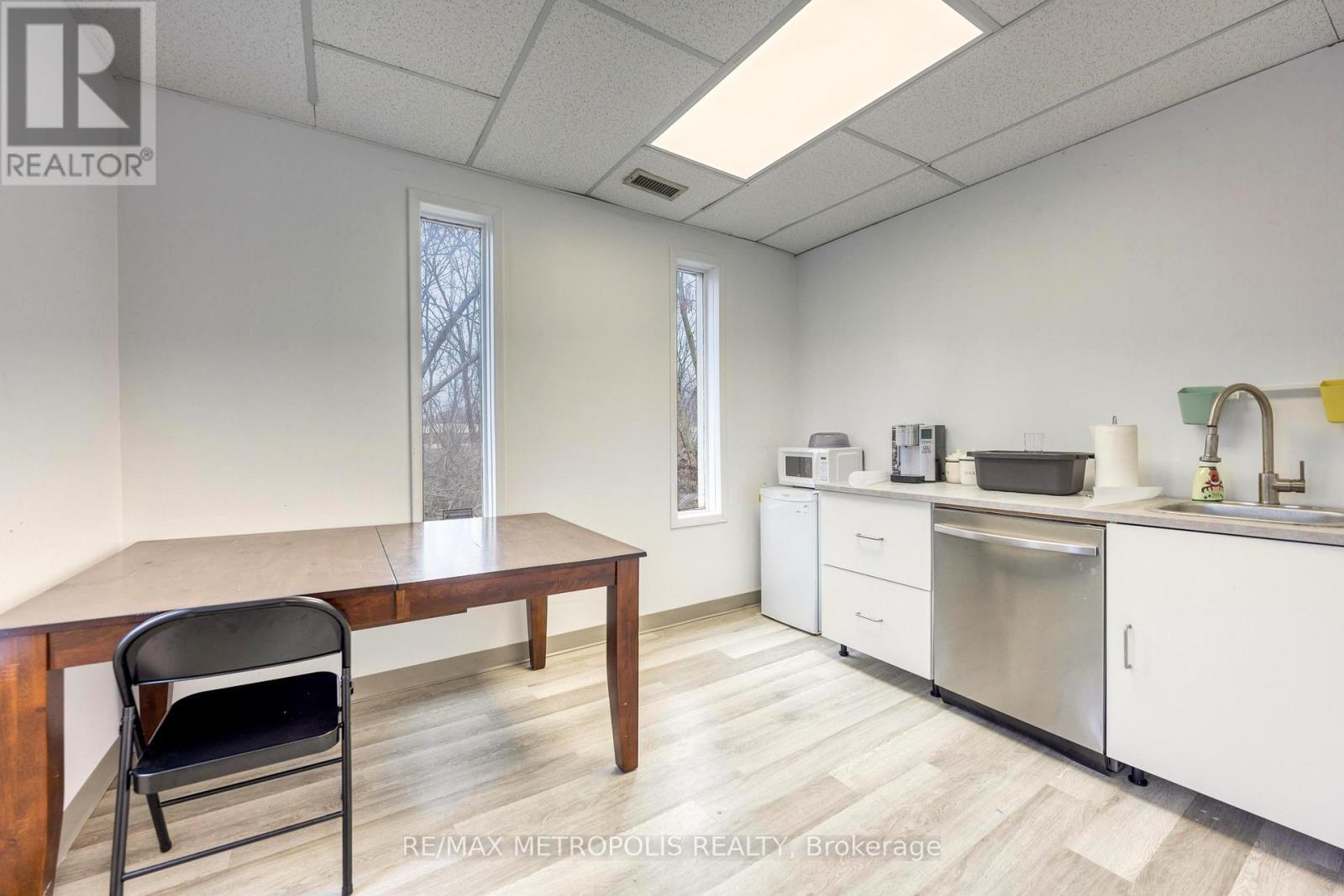 142 Kendall Street, Point Edward Real Estate Listing: MLS® #X12688308