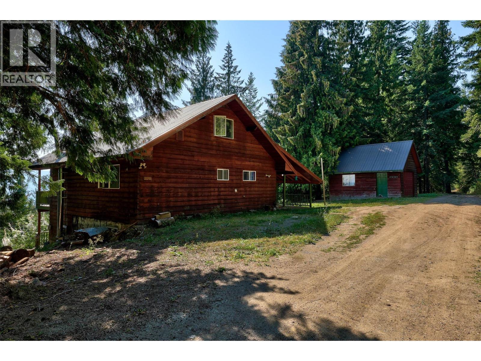 2795 Vickers Trail, Anglemont Real Estate Listing: MLS® #10361956
