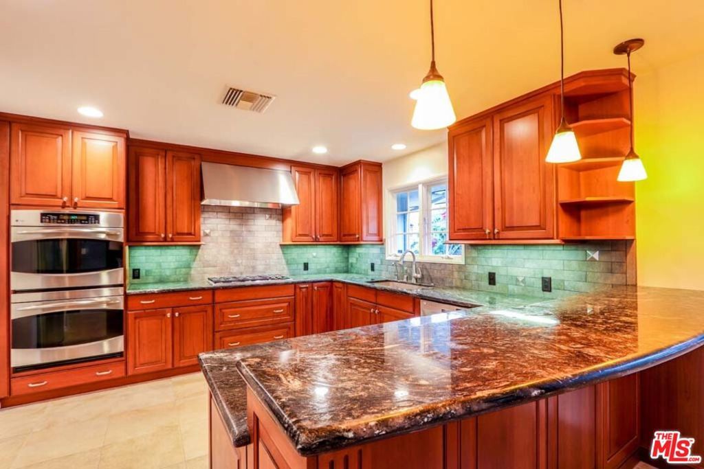 1156 Las Pulgas Place, Pacific Palisades Property Listing: MLS® #24380331