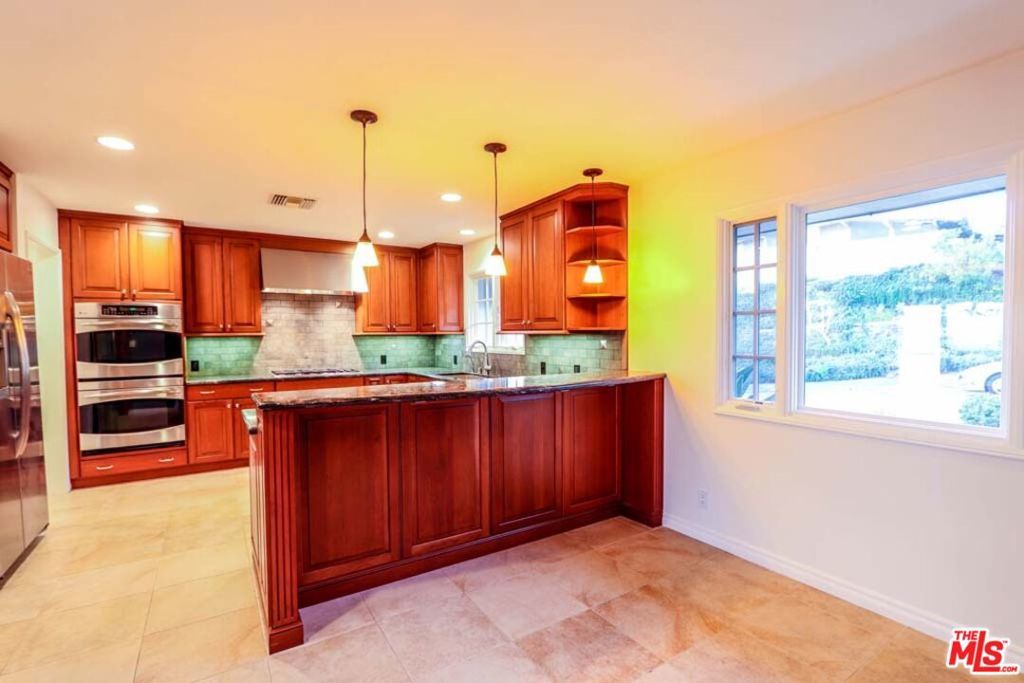 1156 Las Pulgas Place, Pacific Palisades Property Listing: MLS® #24380331