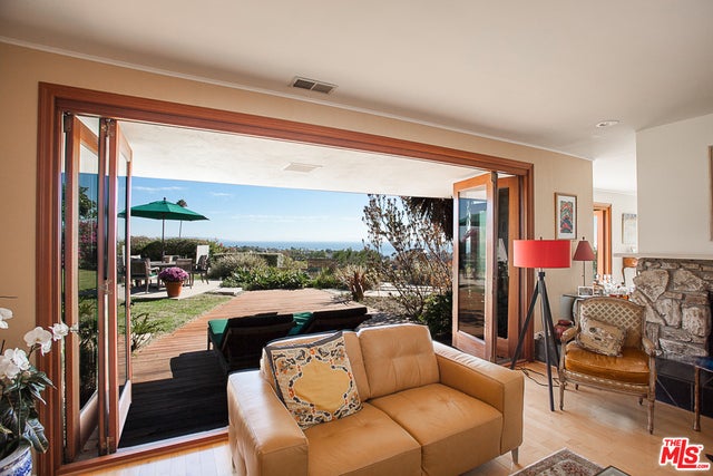 1166 Las Pulgas Place, Pacific Palisades Property Listing: MLS® #24469147