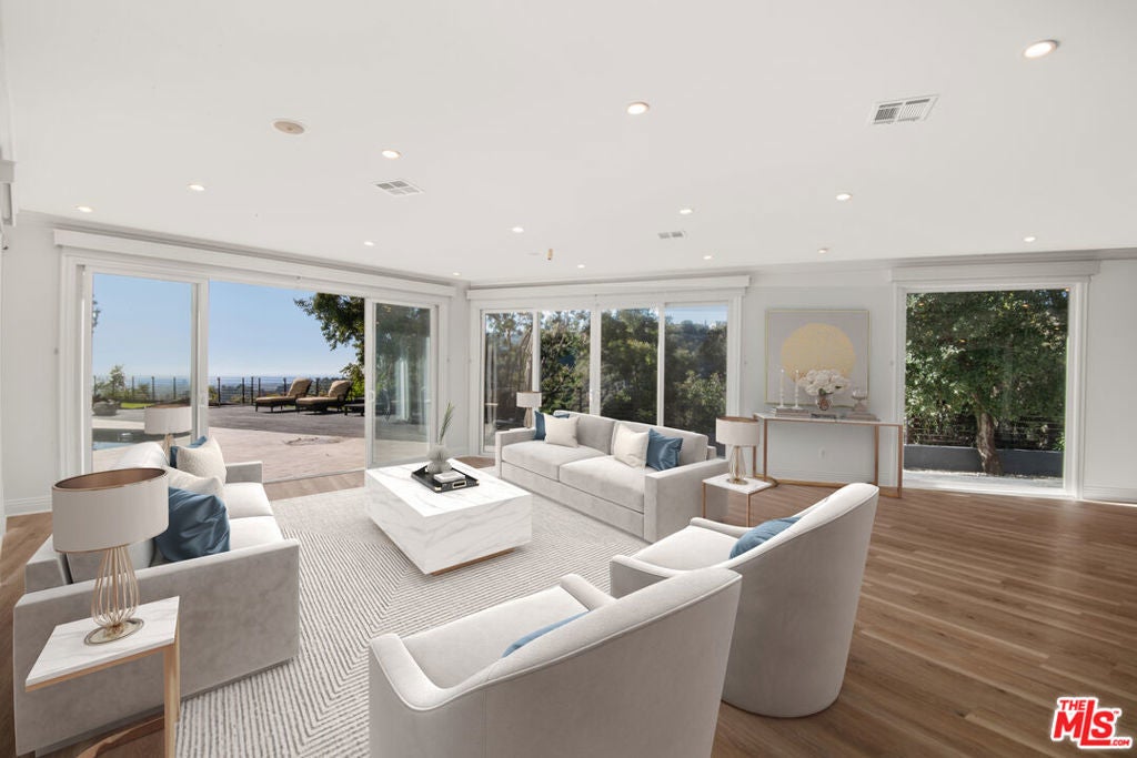 1001 Stradella Road, Los Angeles Property Listing: MLS® #25500139