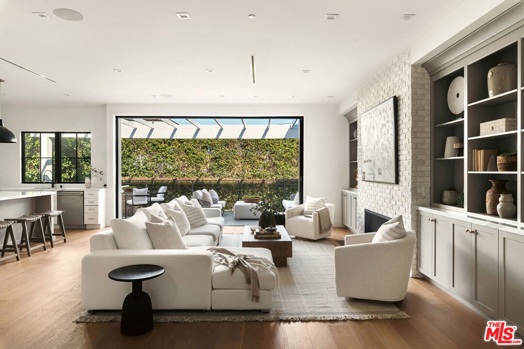 17807 Valley Vista Boulevard, Encino Property Listing: MLS® #24358511