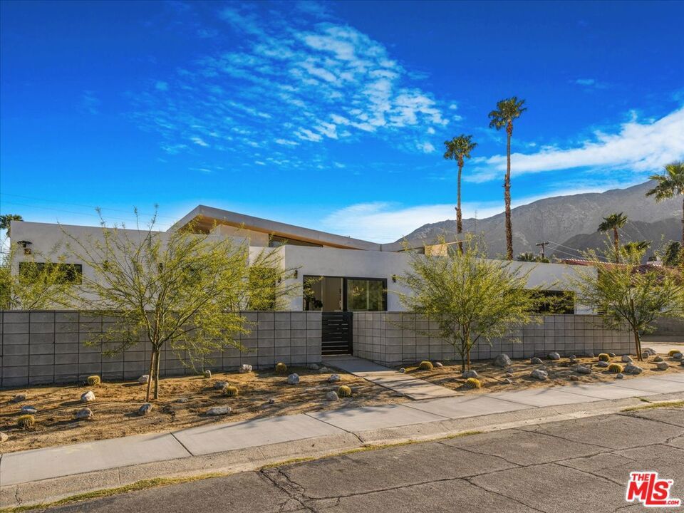 527 Santa Catalina Road, Palm Springs Property Listing: MLS® #25516781