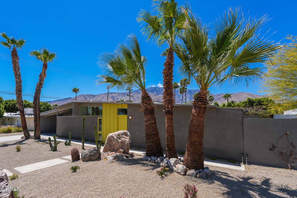2839 N Davis Way, Palm Springs Property Listing: MLS® #P1-24752
