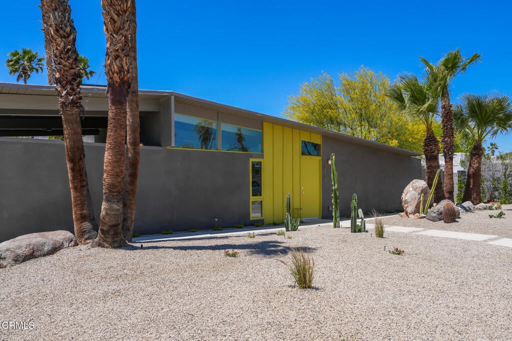 2839 N Davis Way, Palm Springs Property Listing: MLS® #P1-24752