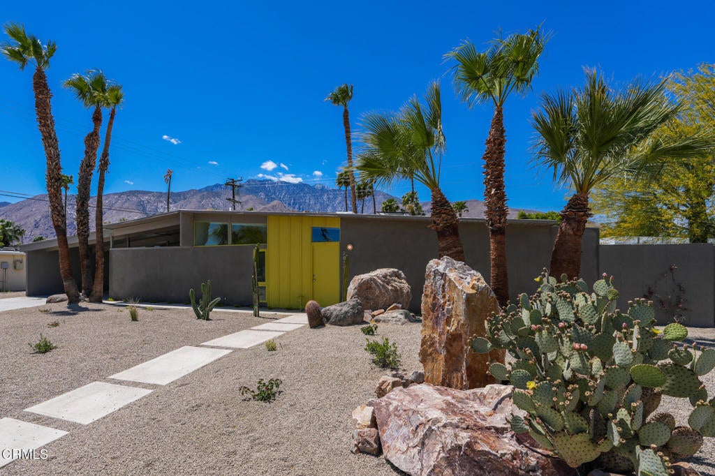 2839 N Davis Way, Palm Springs Property Listing: MLS® #P1-24752