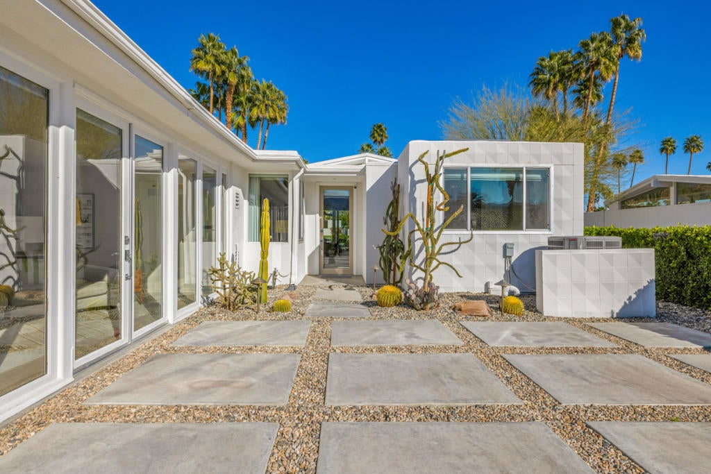 246 E Avenida Granada, Palm Springs Property Listing: MLS® #219142351PS