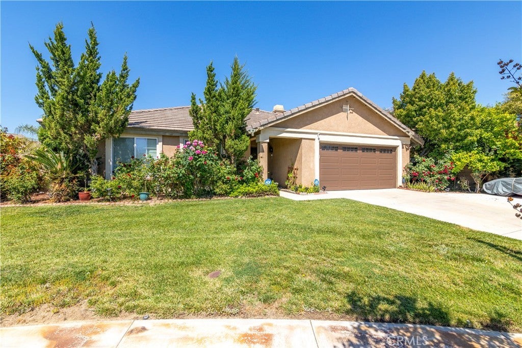 829 Empressa Court, Hemet Property Listing: MLS® #SW24086851