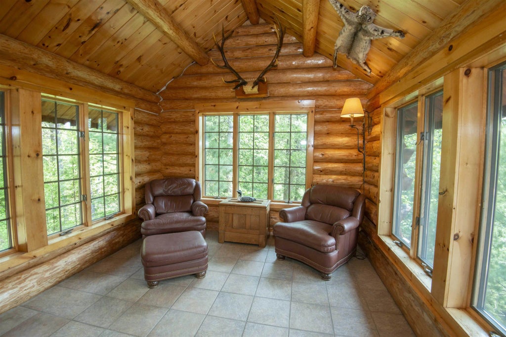 16 Carlson Rd, Grand Marais Property Listing: MLS® # 6121378 ...