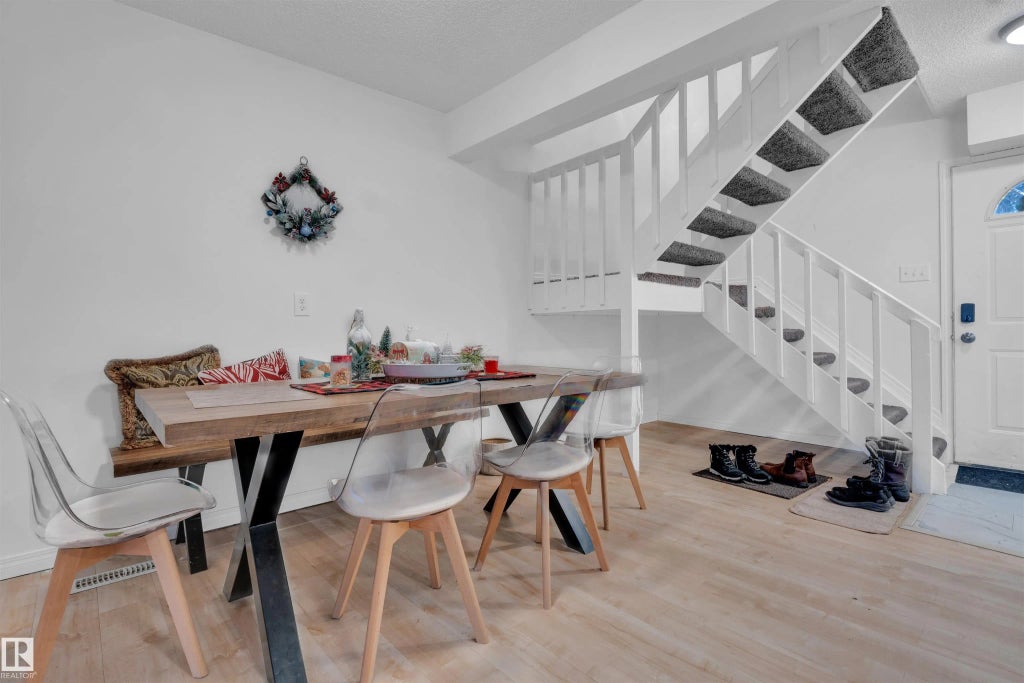 8f Meadowlark Village Nw, Edmonton Property Listing: MLS® #E4468585