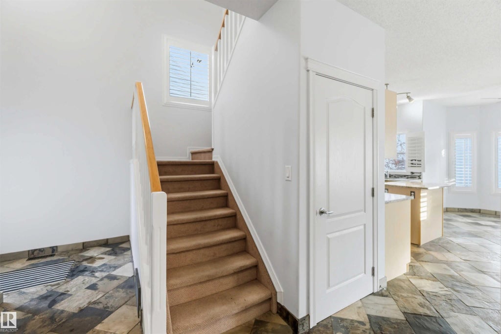 9 3003 34 Avenue Nw, Edmonton Property Listing: MLS® #E4470629