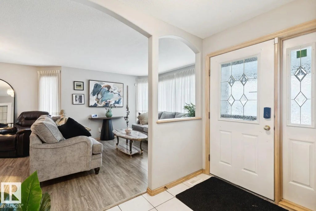 8617 158a Avenue Nw, Edmonton Property Listing: MLS® #E4470212