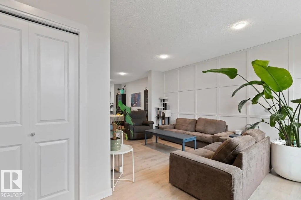 2147 Maple Road Nw, Edmonton Property Listing: MLS® #E4469020