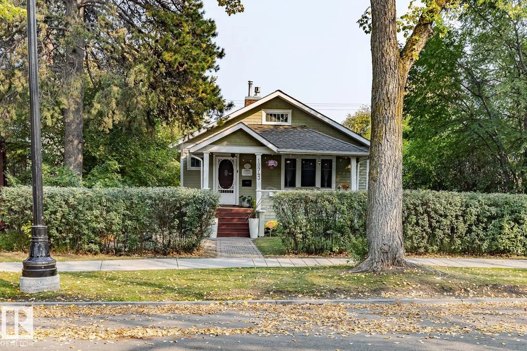 Westmount Houses for Sale in Edmonton | Liv Real Estate