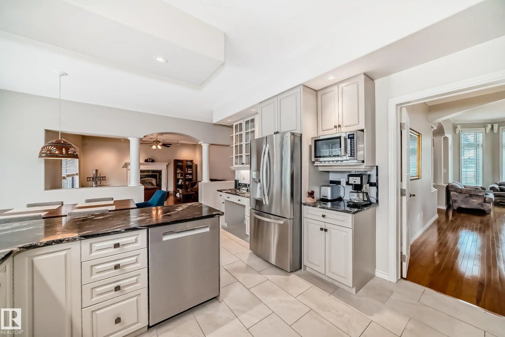 946 Wallbridge Place Nw, Edmonton Property Listing: MLS® #E4465204