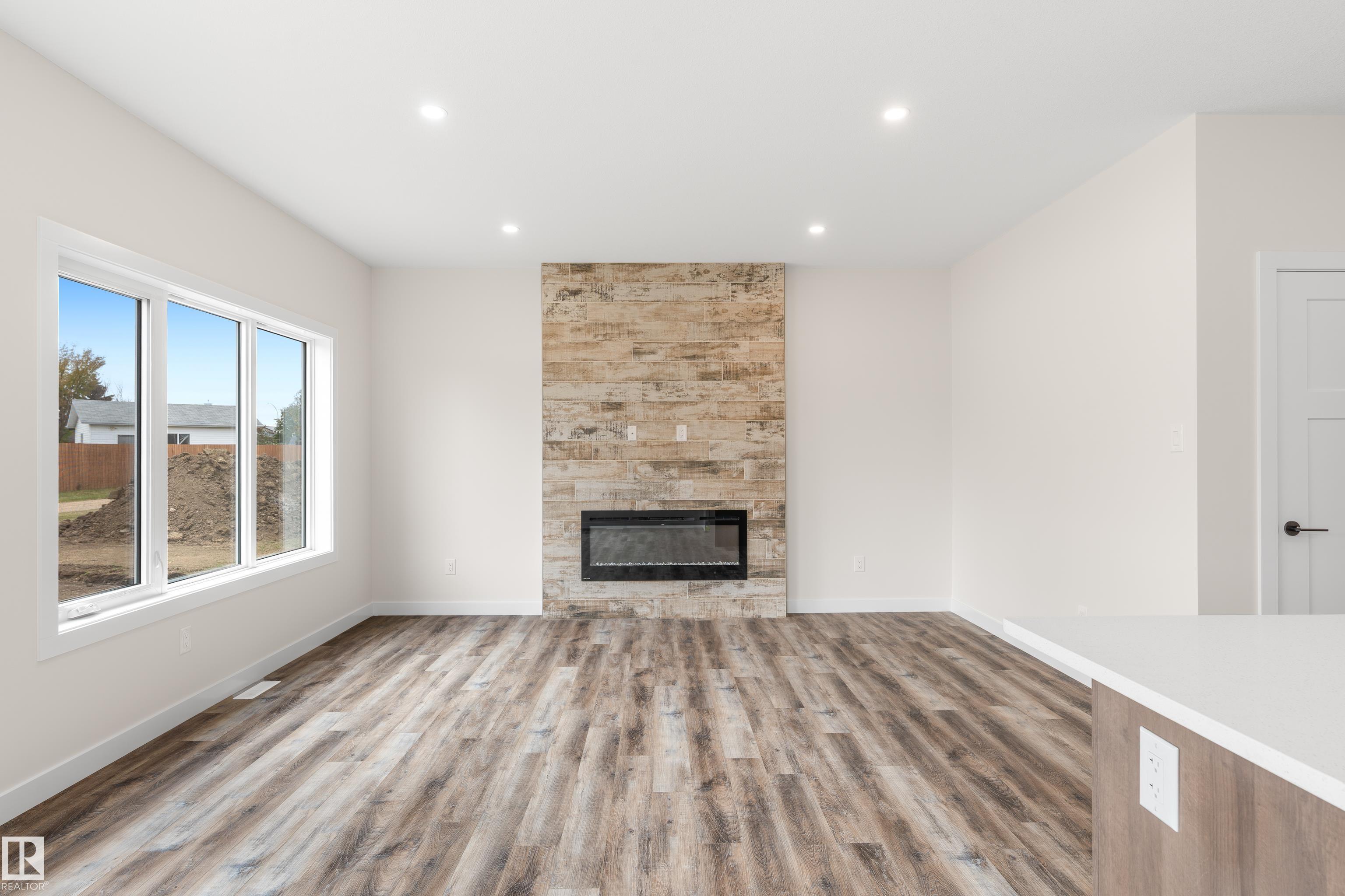 5121 53a Avenue, Legal Property Listing: MLS® #E4461692