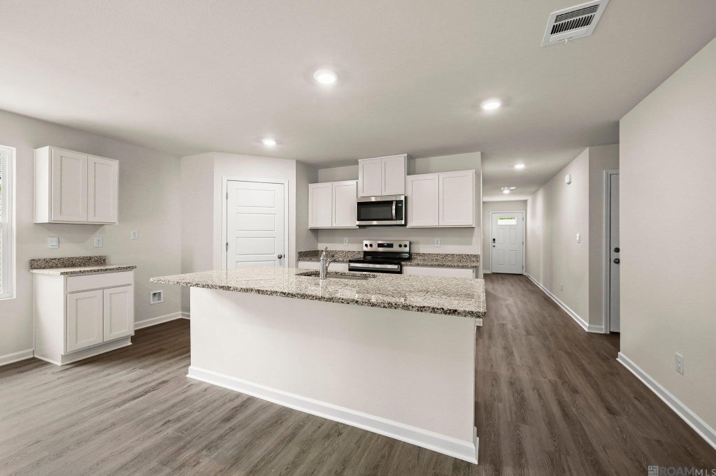 2430 Lewis Loop, Zachary Property Listing: MLS® #2025017430