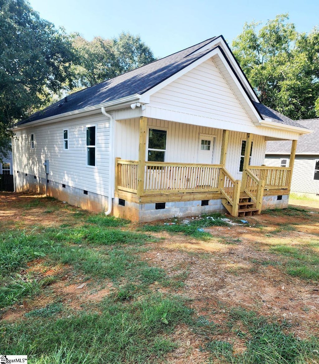 200 Broadus Street, Greer Property Listing: MLS® #1571579