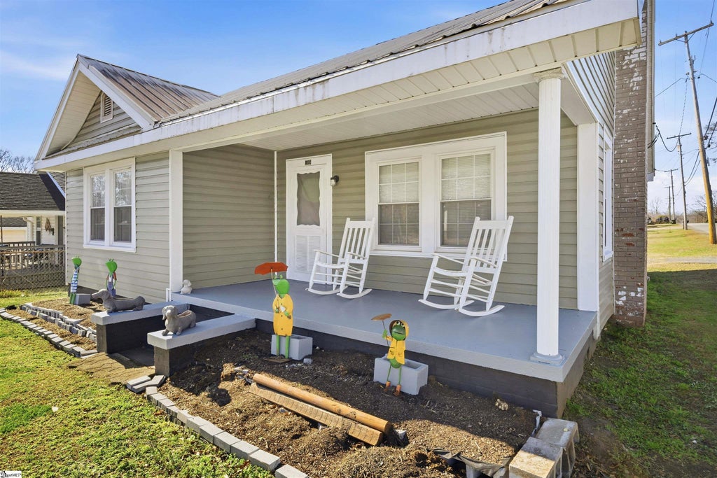 600 S Main Street, Greer Property Listing: MLS® #1579385