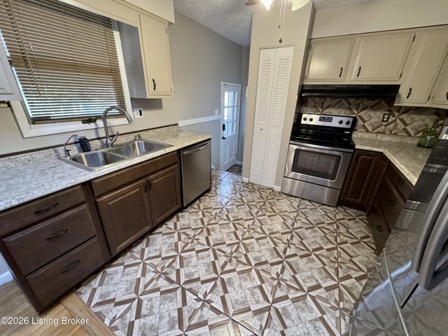 2013 Foxhurst Dr Louisville, KY 40216 | MLS# 1707831