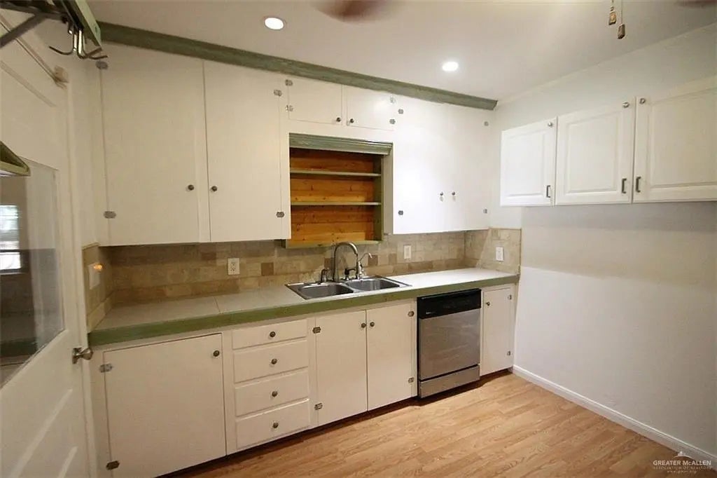 1507 S 12th Avenue S, Edinburg Property Listing: MLS® #484459