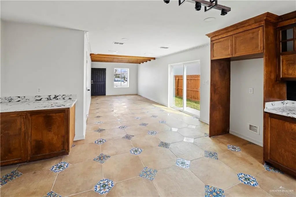 1412 E Karen Drive A, Alton Property Listing: MLS® #483521