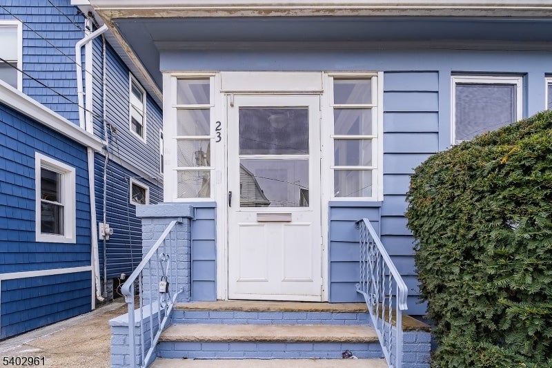 23 Tiffany Pl, Irvington Twp., NJ 07111-1910 is a 3 Bedroom Colonial ...