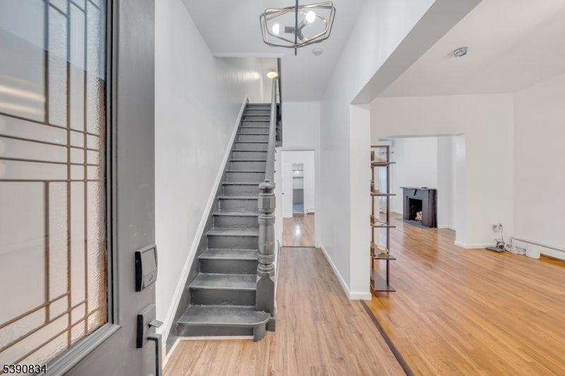 13 2nd Ave, Newark City, NJ 07104-2701 is a 3 Bedroom Resident Home ...