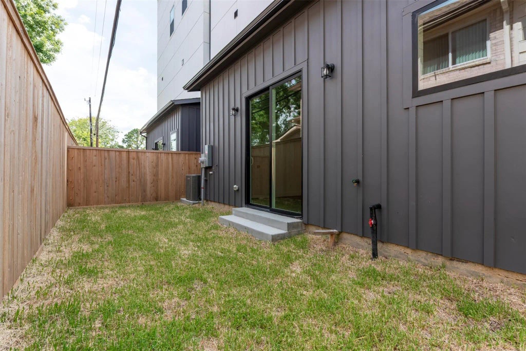 7120 Gary Street A, Houston Property Listing: MLS® #6288839