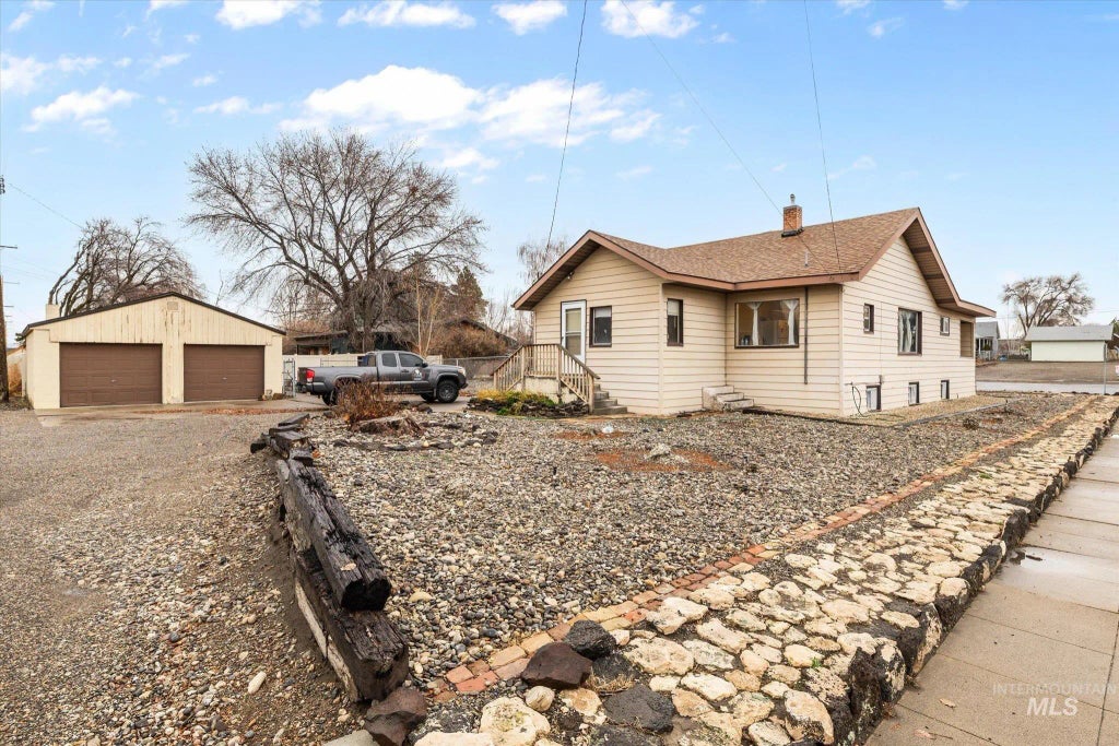 8 E Arthur Ave, Glenns Ferry Property Listing: MLS® #98970402