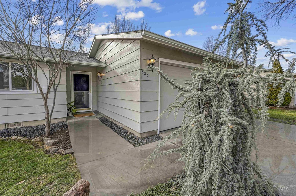 323 E Amanita St, Eagle Property Listing: MLS® #98971242