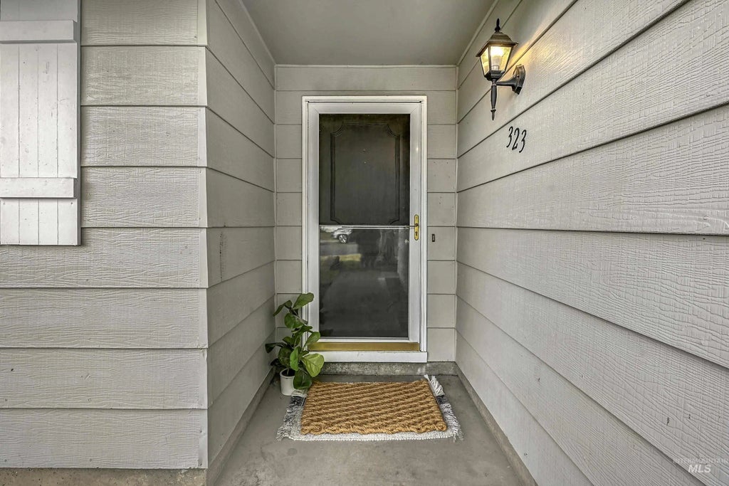 323 E Amanita St, Eagle Property Listing: MLS® #98971242