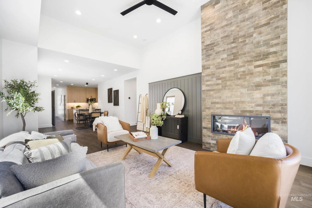 6472 S Astoria Ave, Meridian Property Listing: MLS® #98970814