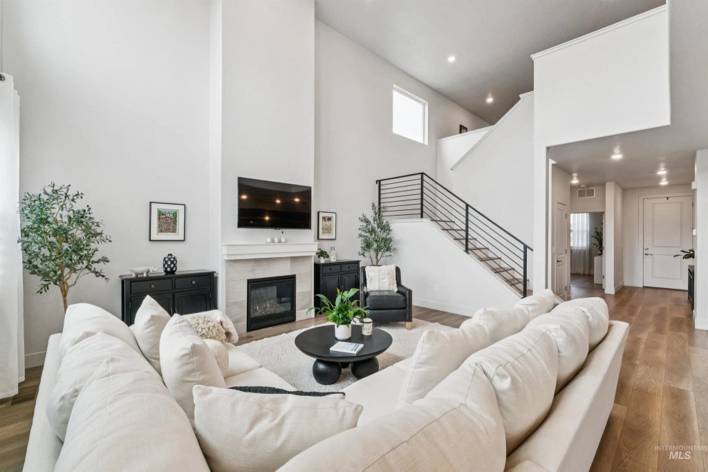 305 E Cusick Street, Meridian Property Listing: MLS® #98970420