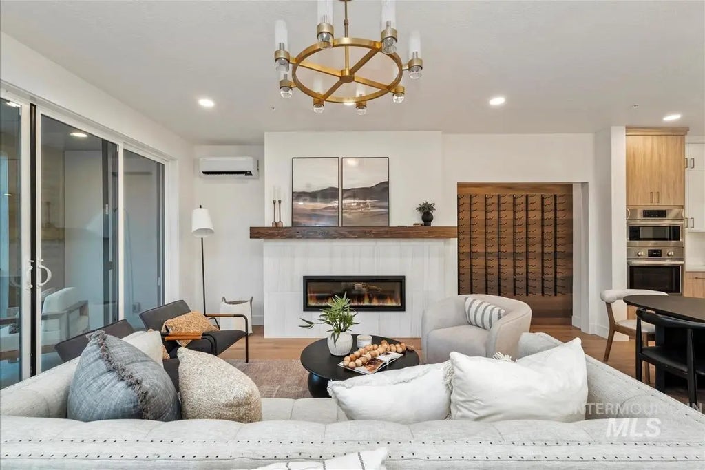 3219 W Moore, Boise, ID 83702 MLS# 98967587 | We Know Boise