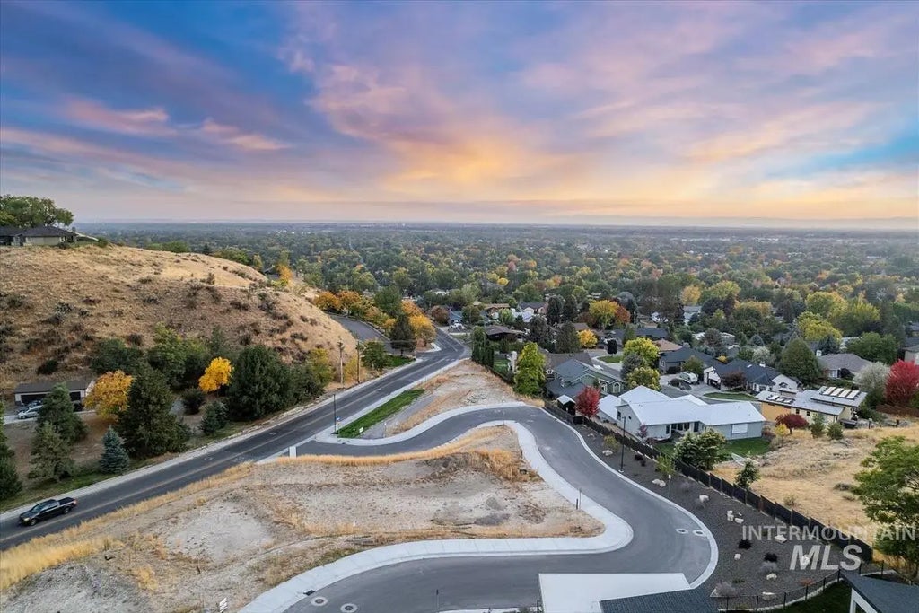 5544 N Polecat Lofts Ln, Boise, ID 83703 MLS# 98970971 | We Know Boise