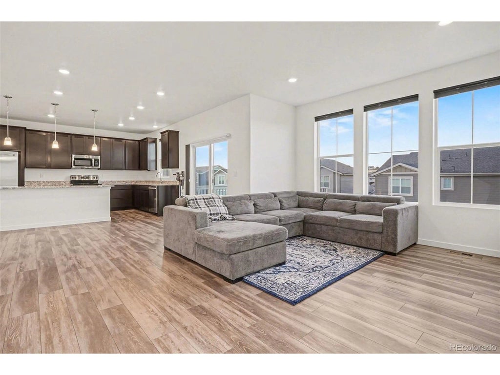 1053 High Point Trl, Elizabeth Property Listing: MLS® #5490640