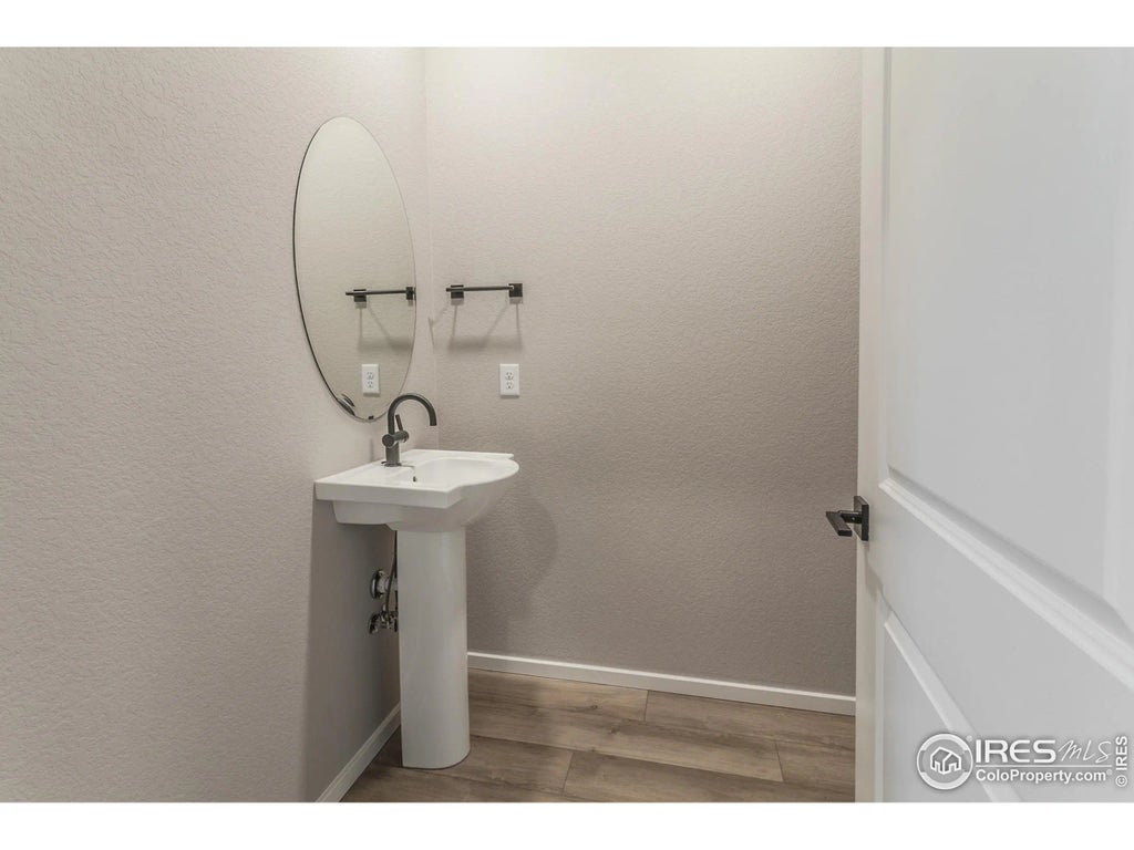 1590 Sunflower Way, Johnstown Property Listing: MLS® #1049463