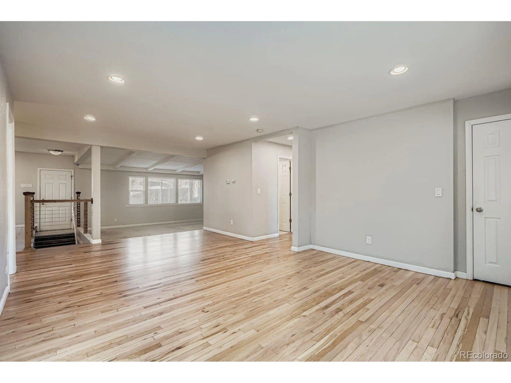 1742 Jamaica St, Aurora Property Listing: MLS® #4242641