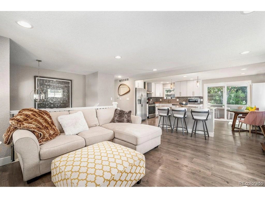 4708 S Willow St, Denver Property Listing: MLS® #2536243