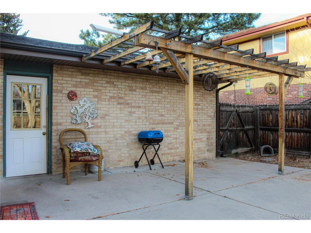 2612 S Field Ct, Lakewood Property Listing: MLS® #3165174