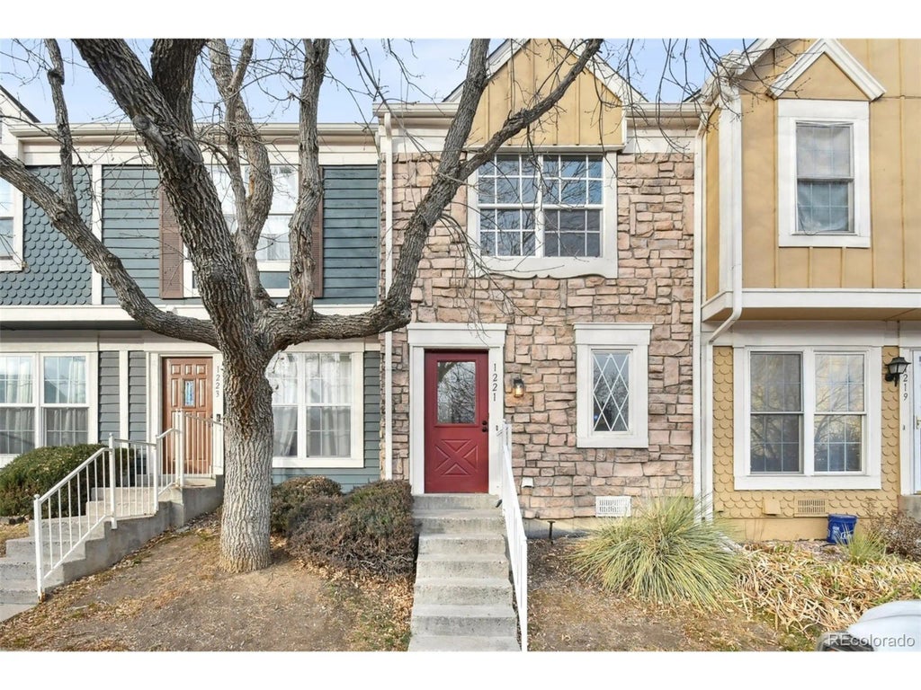 1221 S Idalia St, Aurora Property Listing: MLS® #4325624