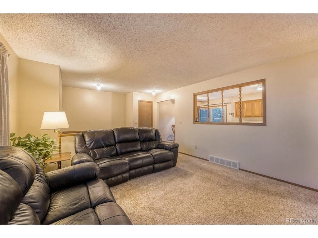 271 Birch St, Bennett Property Listing: MLS® #2637279