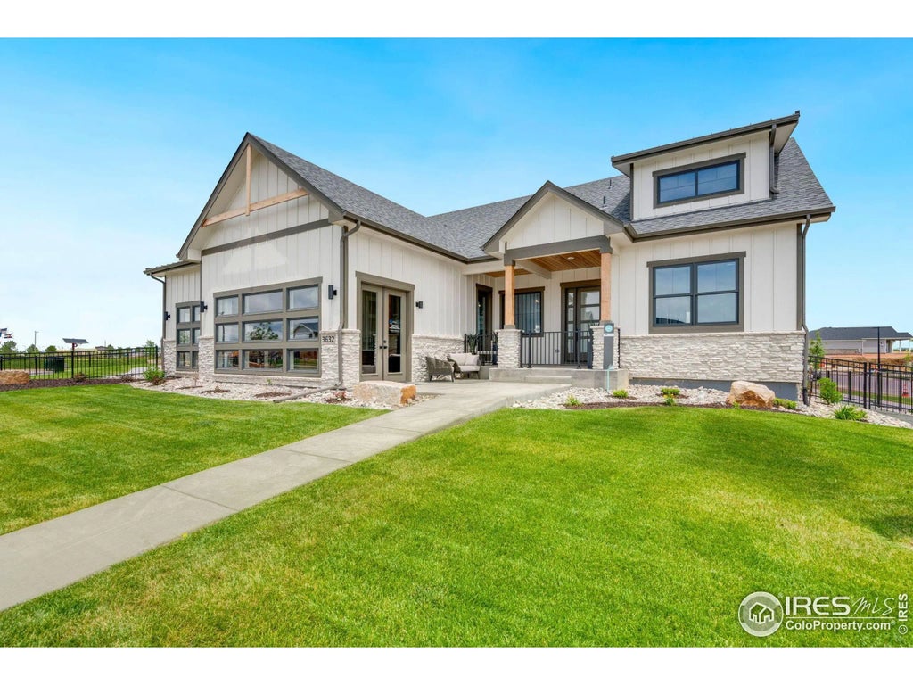 3632 N Buchanan Ct, Aurora Property Listing: MLS® #1049304