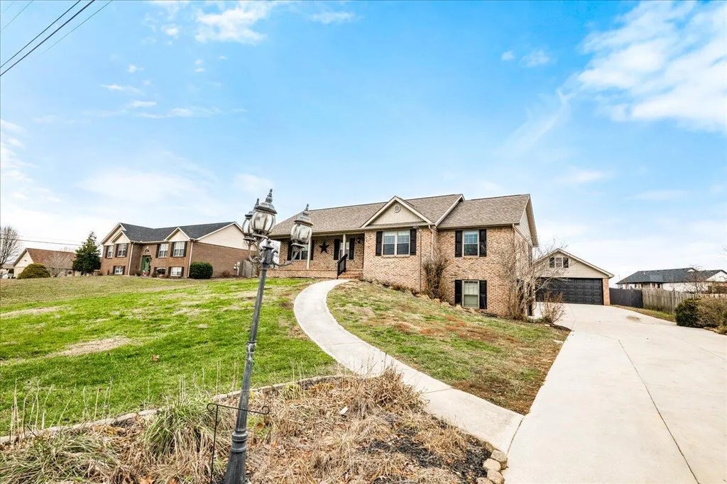 38 Pinnacle Pointe Drive, Somerset Property Listing: MLS® #25508281