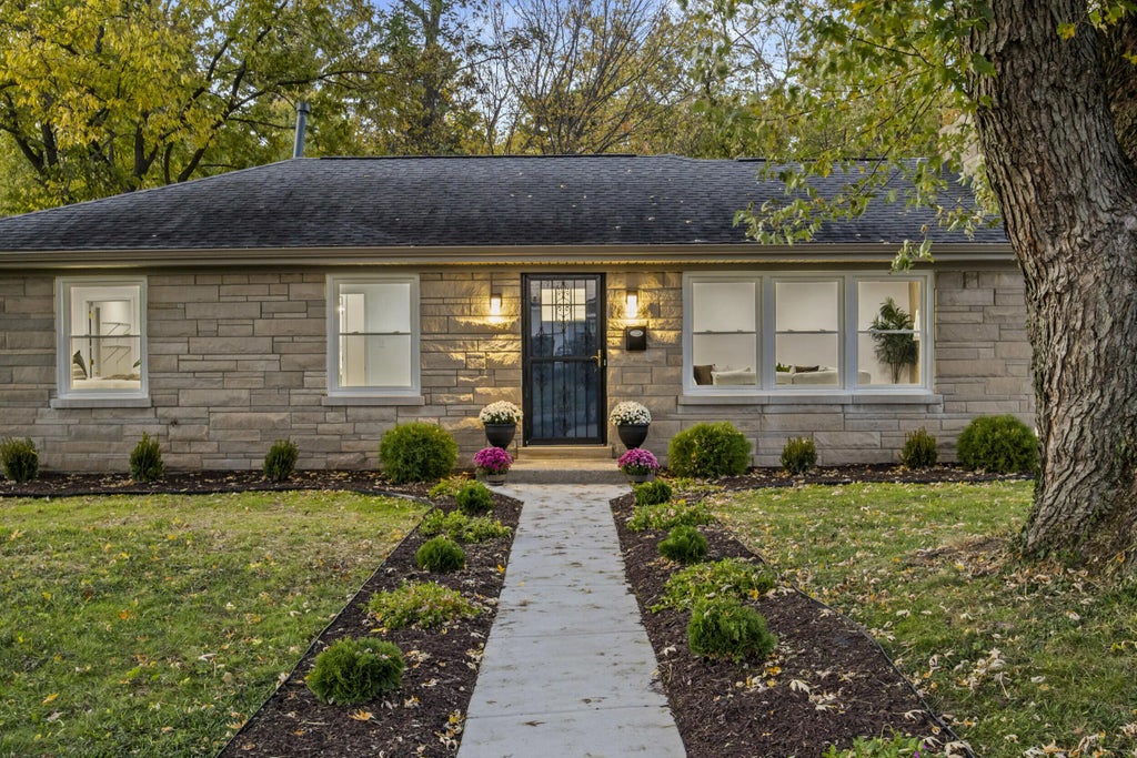 993 Celia Lane, Lexington Property Listing: MLS® #25505648