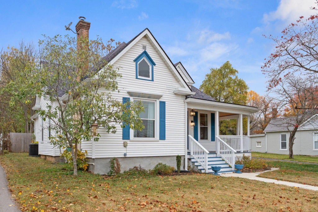 1511 Cypress Street, Paris Property Listing: MLS® #25505851