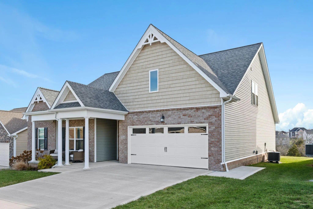 904 Camden Court, Richmond Property Listing: MLS® #25508331